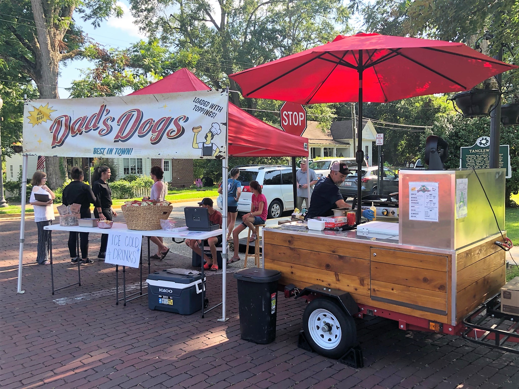 Dad's Dogs - Jackson - Roaming Hunger